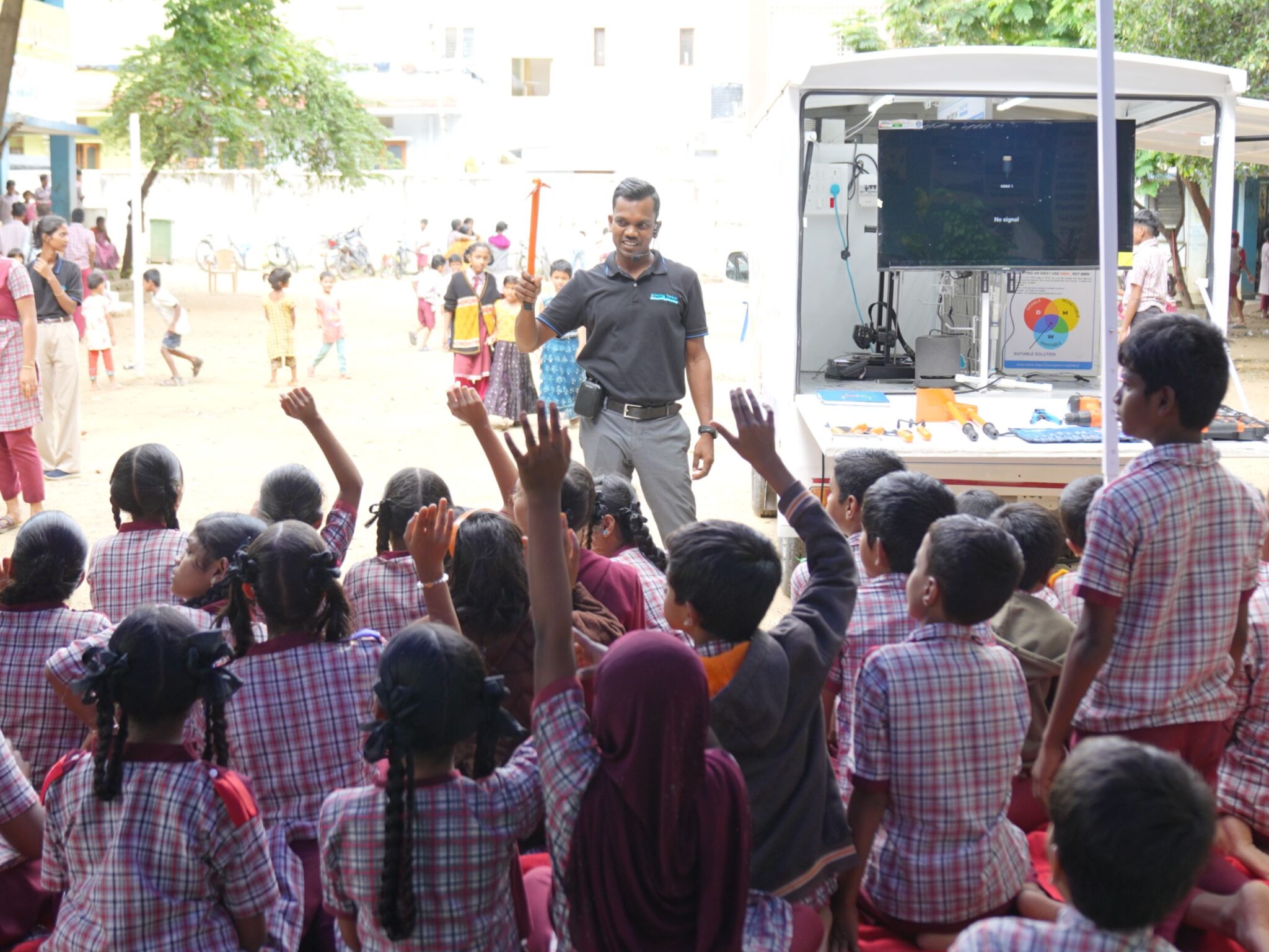 Tinker on Wheels (TOW) - Young Tinker Foundation A traveling tech lab